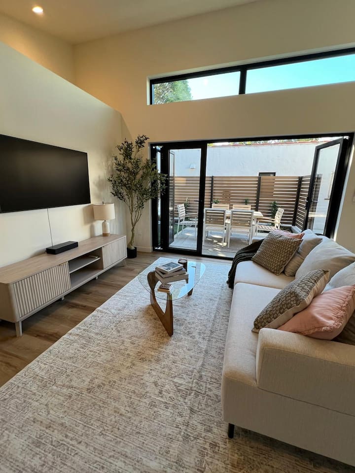Newly Renovated 1br/1ba W W&d - Steps To The Beach - Santa Monica, CA