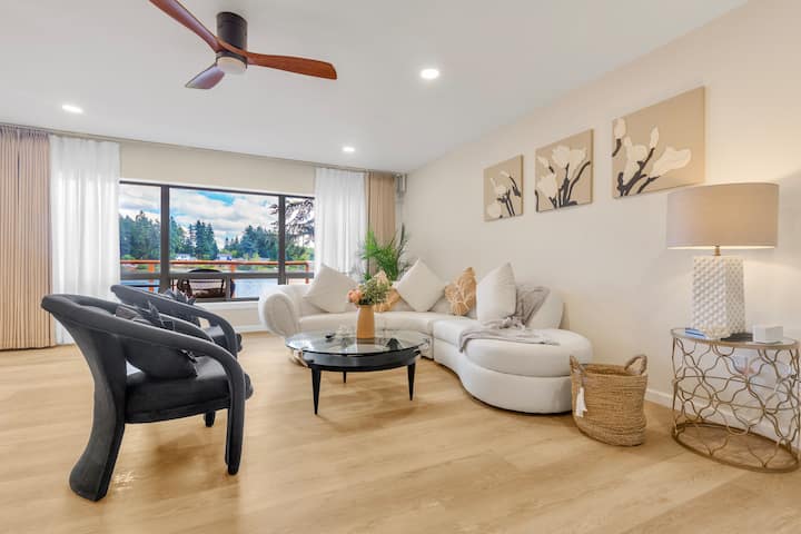 Spacious 3b2b Upper Unit Breathtaking Lake Views - Federal Way, WA