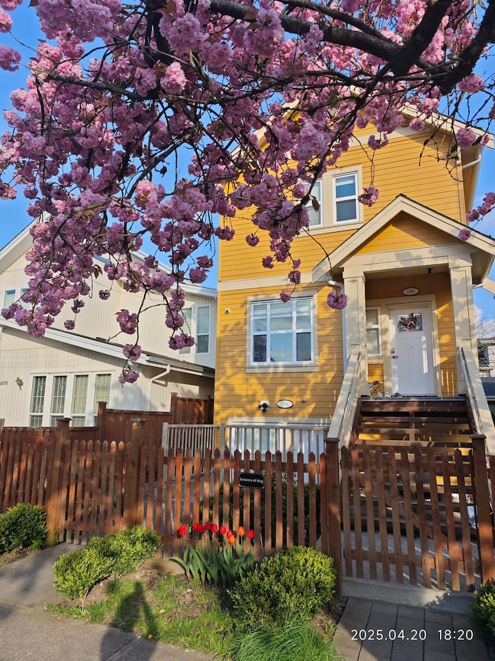 Modern 2br Suite | Steps To Skytrain - Vancouver