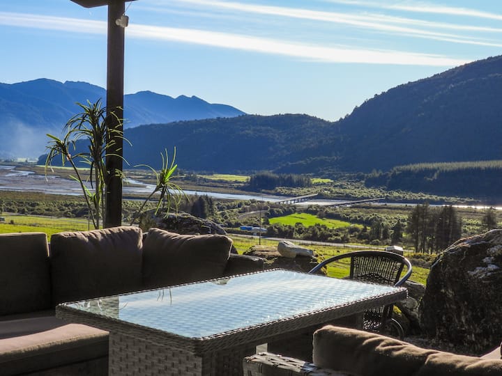 Futuristic Wilderness Cabin 1 (West Coast, Nz) - West Coast