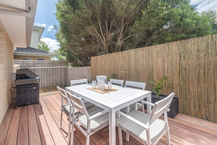 Foreshore Escape—beachside Comfort Near Dining - Safety Beach