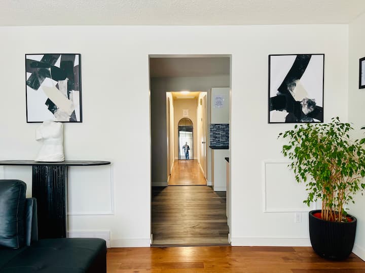 #2|hwy|college|airport|selfcheckin|freeparking - Thunder Bay