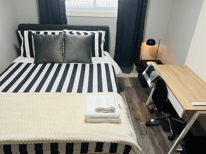 #2|selfcheckin|freeparking|wifi|newlistingdeal - Thunder Bay