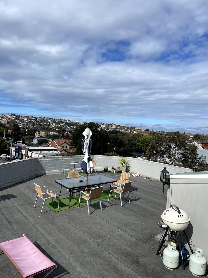 Cool Bondi Apartment With Massive Private Rooftop - Bondi Beach