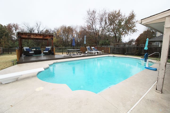 Spacious Broken Arrow Retreat With Pool & Hot Tub! - Broken Arrow, OK