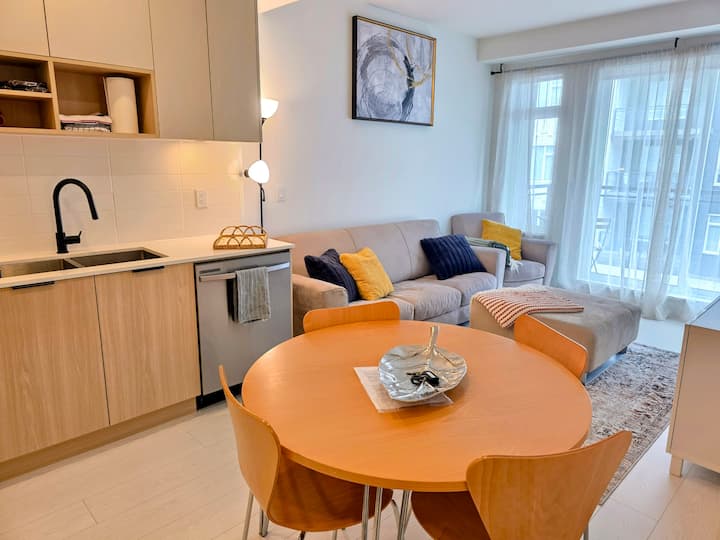 Cozy 2br Surrey Getaway | Sleeps 3 | Free Parking - Surrey