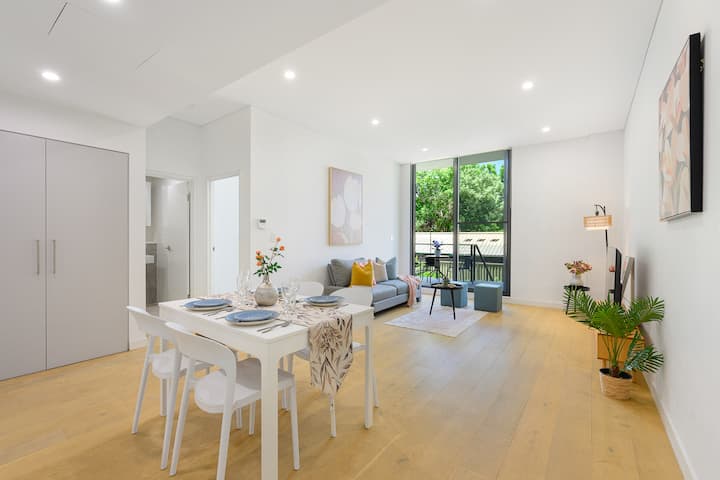 Comfy Modern Apartment Near Station | Free Parking - Hornsby