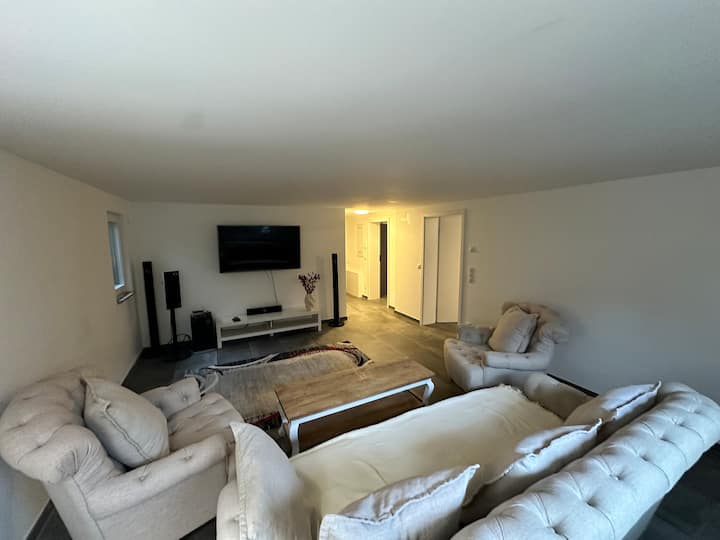 Groß & Modern • Nähe Nürburgring - Niederzissen