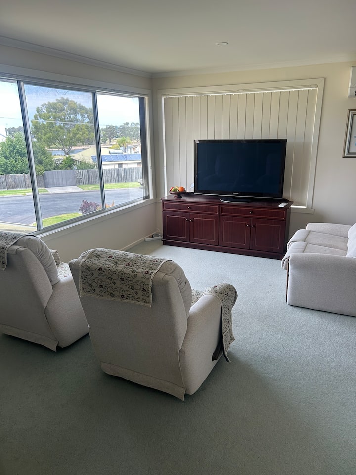 2 Lewis Paynesville - Bairnsdale