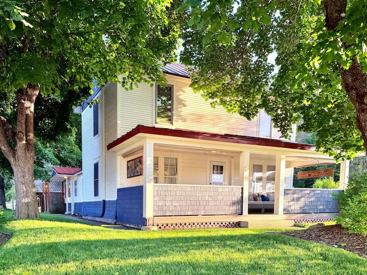 Classic Cda Charm With Porch | Walk To Downtown - Coeur d'Alene, ID