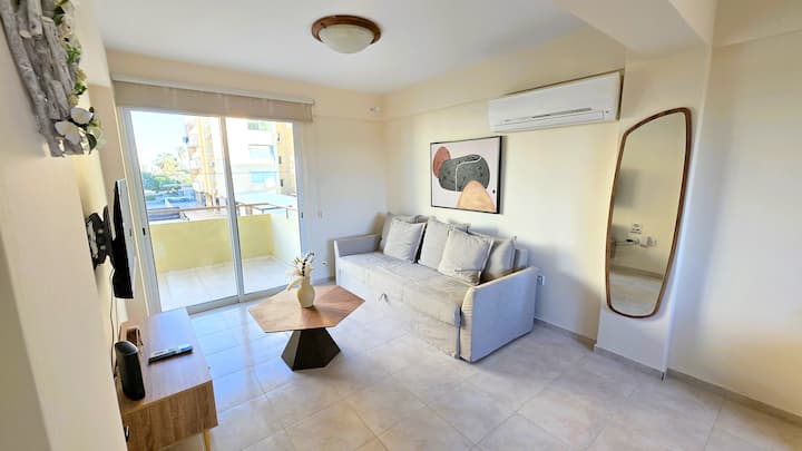 Relaxing 2br Holiday Apartment • Pool & Balcony - Larnaca