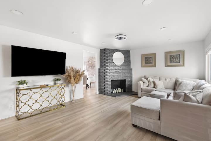 Costa Mesa Home | 3br | Patio | Bbq & Parking - Costa Mesa, CA