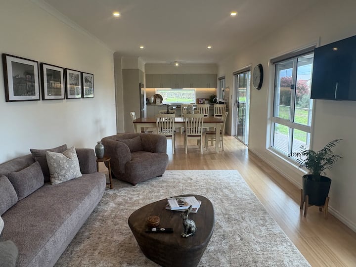 Modern Farmhouse Retreat In Ballan - Greendale