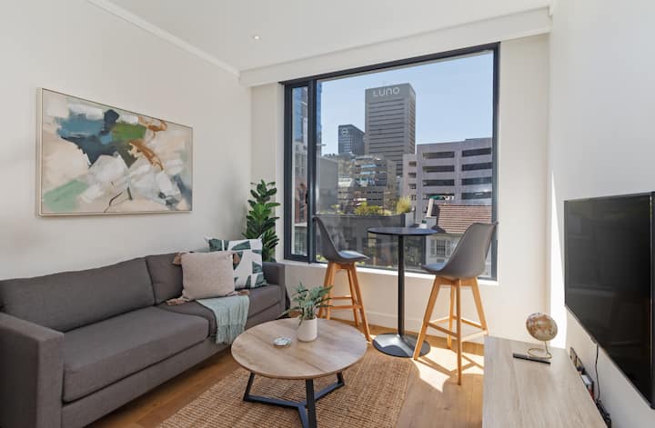 Modern City Pad With Great Walkability - Le Cap