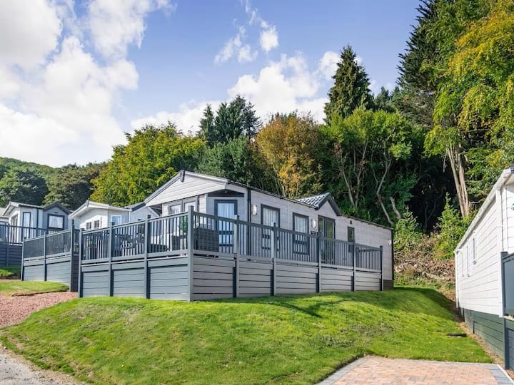 Redwood Lodge With Hot Tub - Scarborough