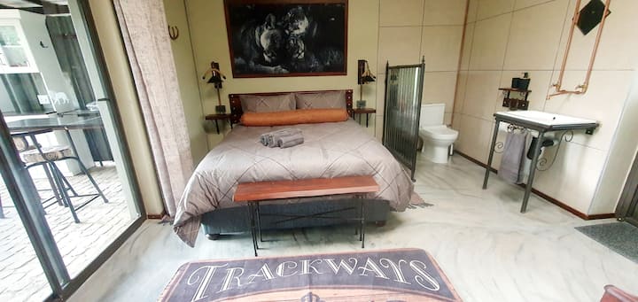 Trackways - Accommodation Stable - Lion Room - Hammanskraal