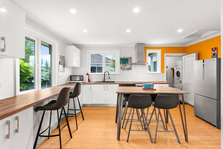 Comfortable 5-bedroom Home • Convenient Location - Christchurch