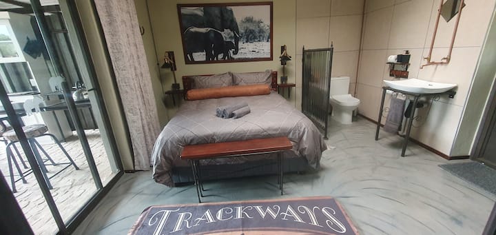 Trackways - Accommodation Stable - Elephant Room - Hammanskraal