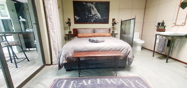 Trackways - Accommodation Stable - Lepard Room - Hammanskraal
