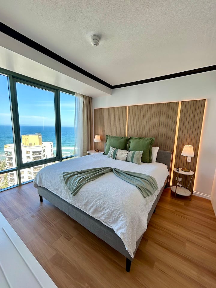 Elegant Ocean-view Studio At Legend Hotel - Surfers Paradise