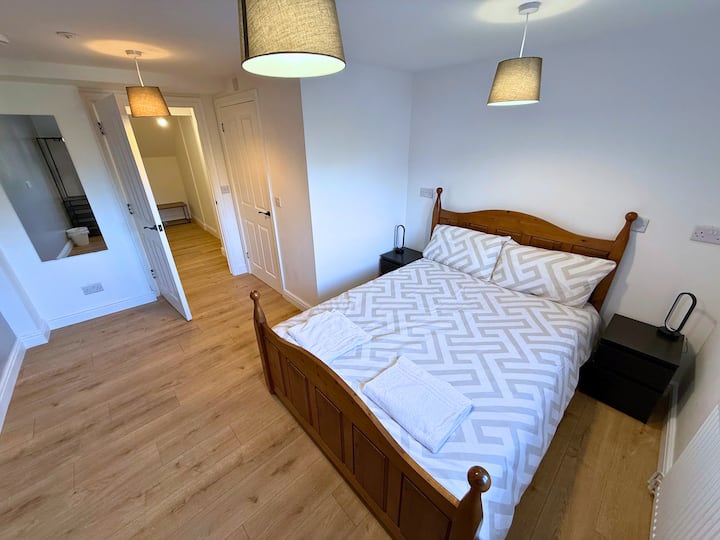 New 3 Bedroom Apartment Next To Station - Chepstow