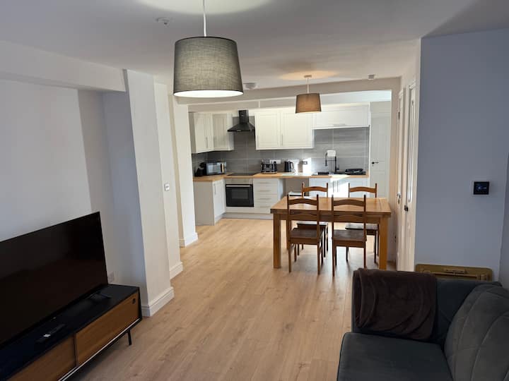 New 3 Bedroom Apartment Next To Station - Chepstow