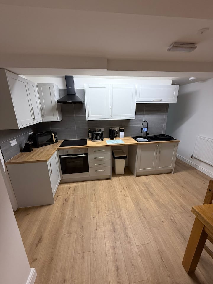 3br Flat Near Station - 포레스트 오브 딘