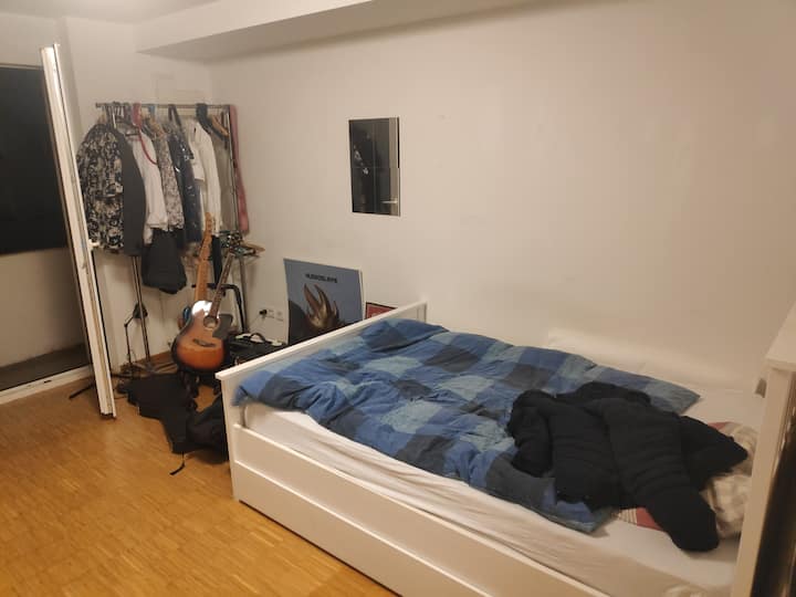 1 Zimmer Mit Balkon Und Einbauküche - Freiburg