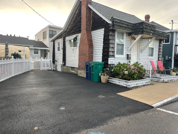 Boho Bungalow • Walk To Beach • Cozy & Modern - Hampton Beach, NH