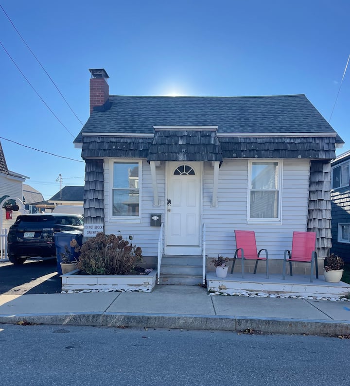 Boho Bungalow • Walk To Beach • Cozy & Modern - Hampton Beach, NH