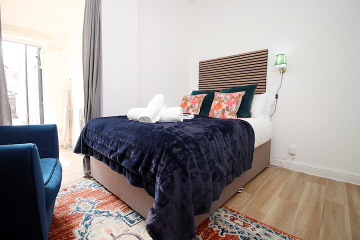 Cardiff Ideal For Workers & Short-term Stays - Barry