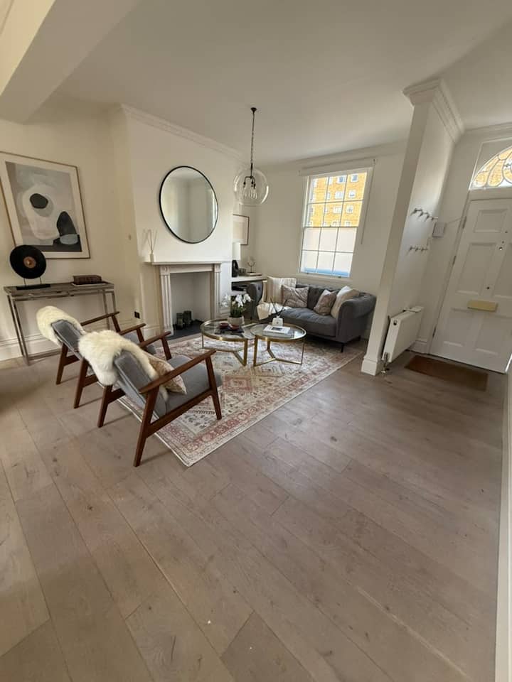 Lovely 4 Bedroom Spacious House In Camden Town - London