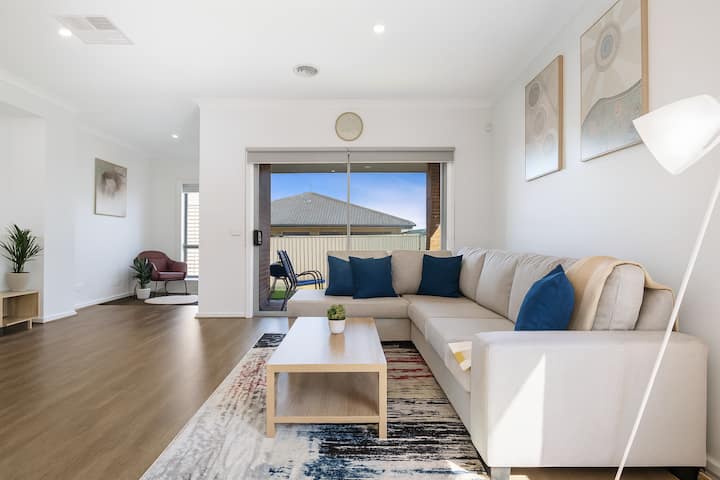Modern Lucas Comfort • Quiet, Beautiful & Spacious - バララット