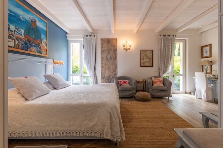 Large Room W/queen Size Bed + Breakfast Included - Monterosso al Mare