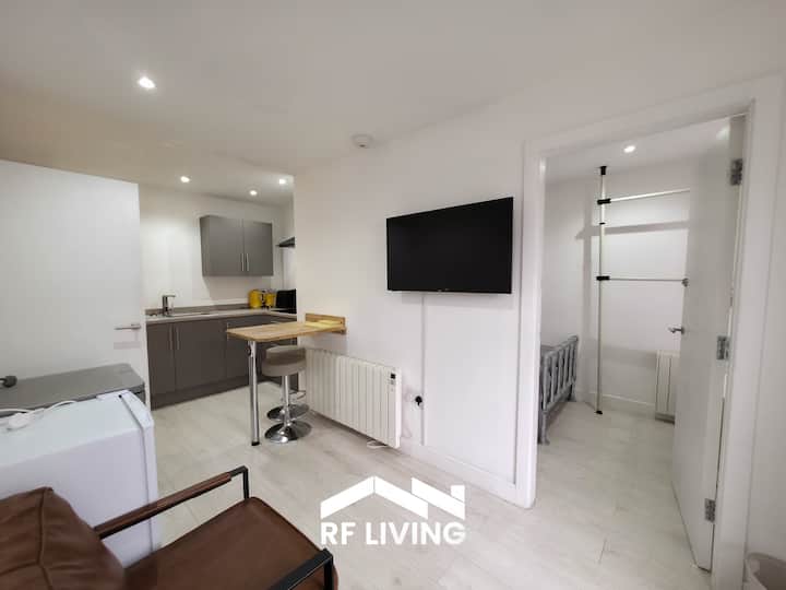 Apartment Block | 11 Bedrooms | Long Stay Discount - Cleethorpes