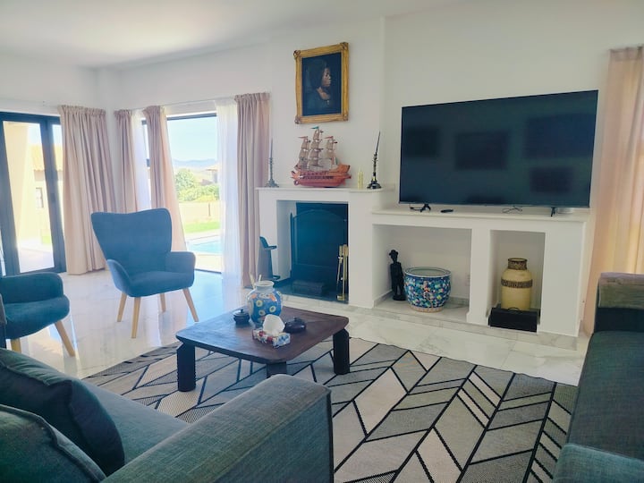 The Hill Villa, Enjoy This North Facing Home - Keurboomstrand