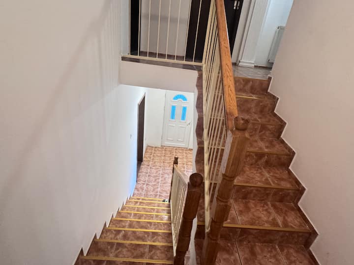 舒适版的7个大卧室，温馨小屋 全新装修 - Novi Sad