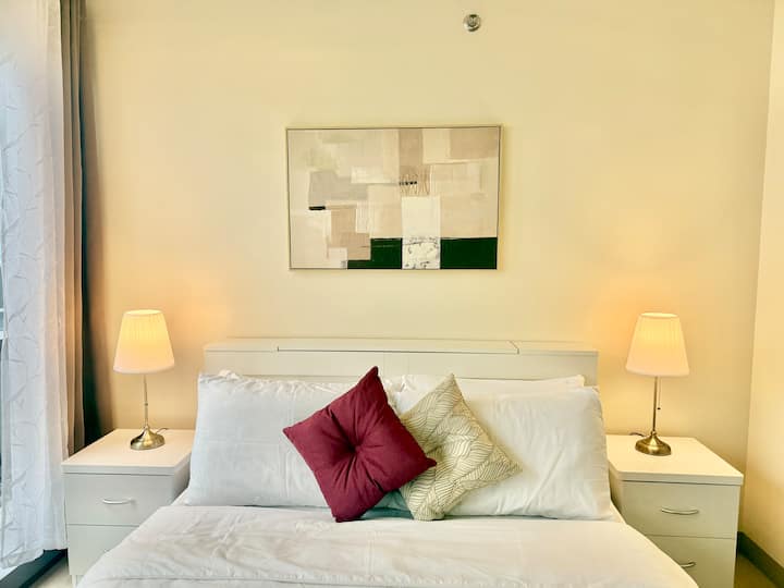 Clean, Modern & Comfortable Stay In Prime Location - Quezon City