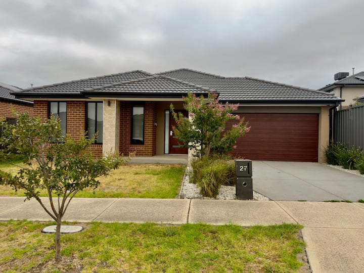 Stunning Holiday Home In Kalkallo -28km To Airport - Beveridge