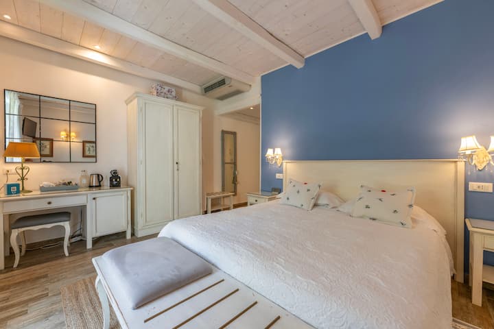 Double Room W/queen Bed + Breakfast Included. - Monterosso al Mare