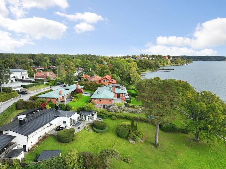 Familjevänligt Hus Med Magisk Havsutsikt - Lidingö