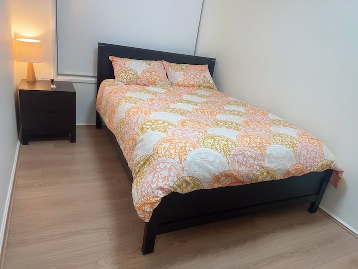 Private Room In Elderslie (Room 3) - Camden