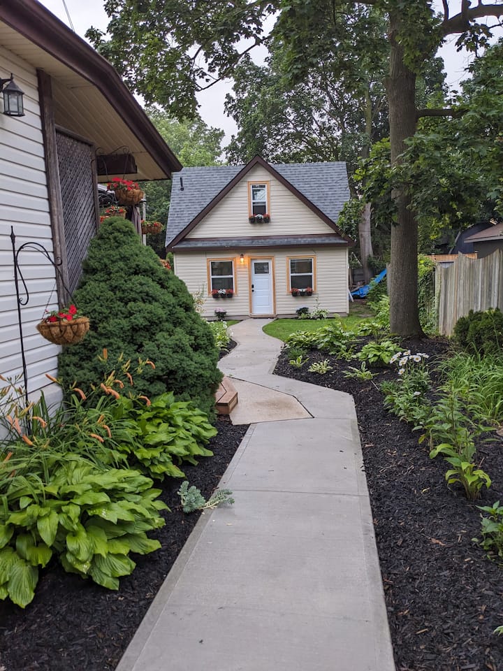 New! The Garden Guesthouse - Kitchener