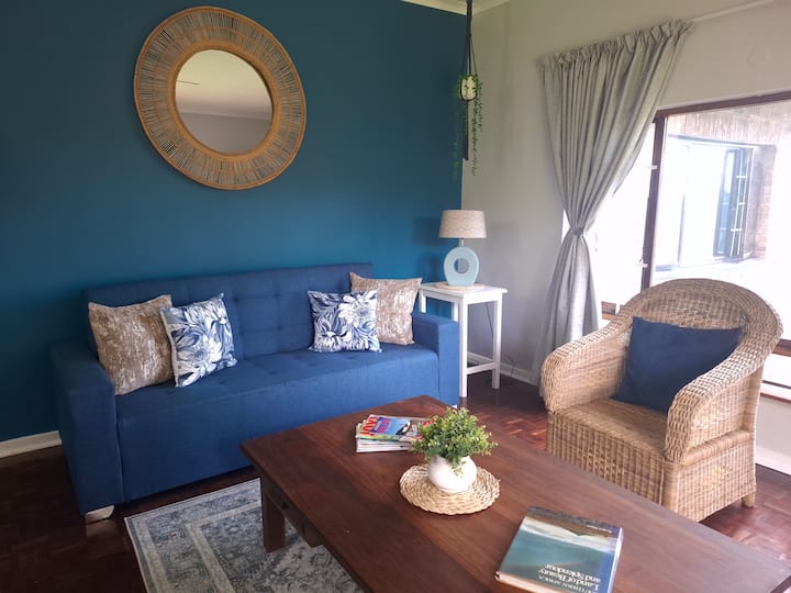 Humpback: One Bedroom Family Cottage - Umkomaas