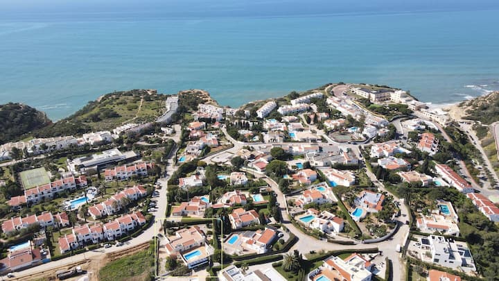 Walk To Beach & Cliff Trails-private Heatable Pool - Porches