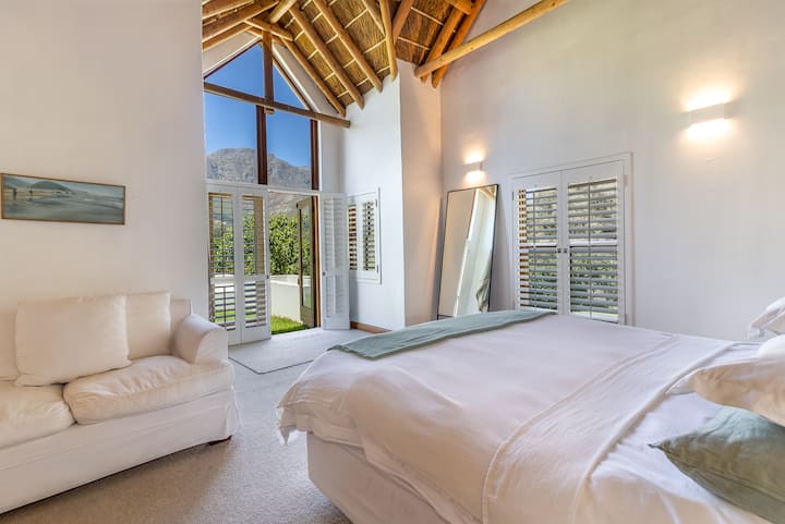 Farm House With Fireplaces, Pool & Mountain Views - Stellenbosch