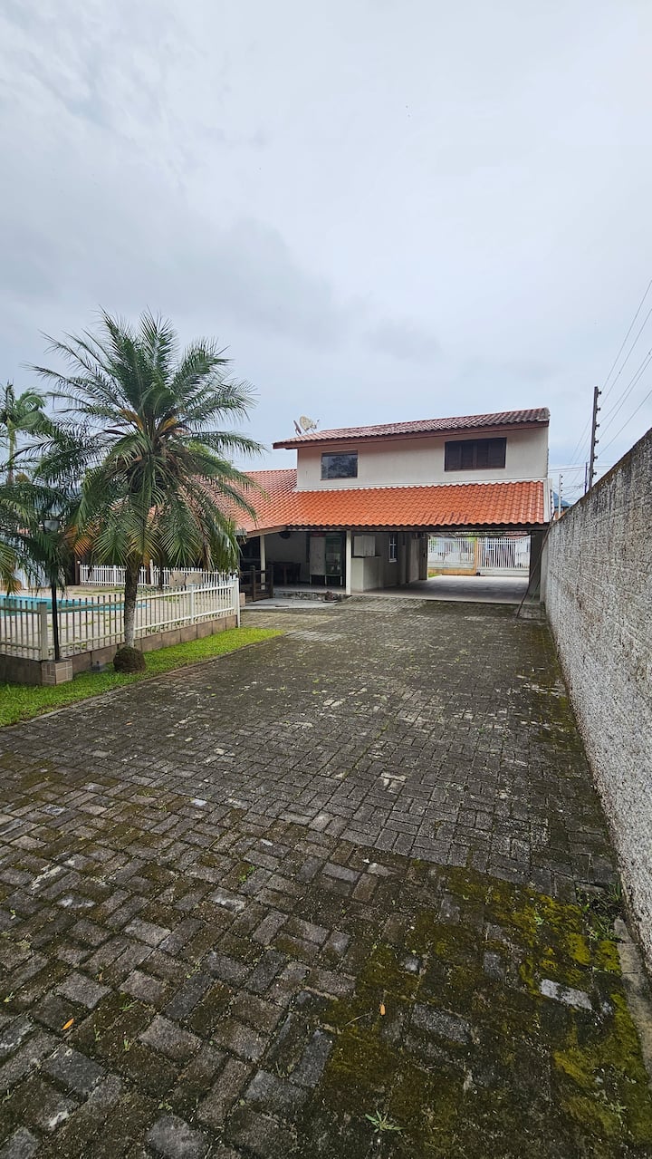 Casa Para 14 Pessoas Com Piscina Em Matinhos-pr - Matinhos