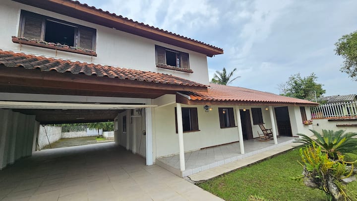 Casa Para 18 Pessoas Com Piscina Em Matinhos-pr - Matinhos