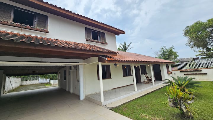 Casa Para 14 Pessoas Com Piscina Em Matinhos-pr - Matinhos