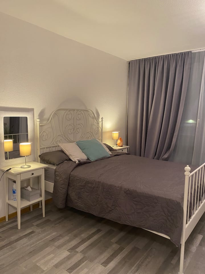 Zentral Und Gemütlich - Köln